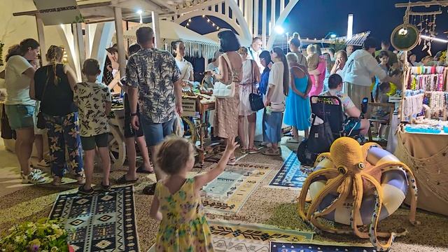 Анапа Ярмарка Очередь на Набережной Анапы каждую пятницу в 2025 г. Изделия ручной работы, вкусняшки.