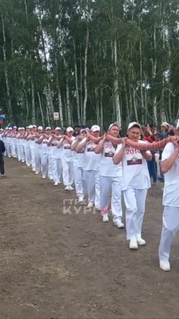 Колбасу длинной 36 метра изготовили в Зауралье!