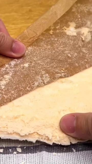 Нежный меренговый рулет