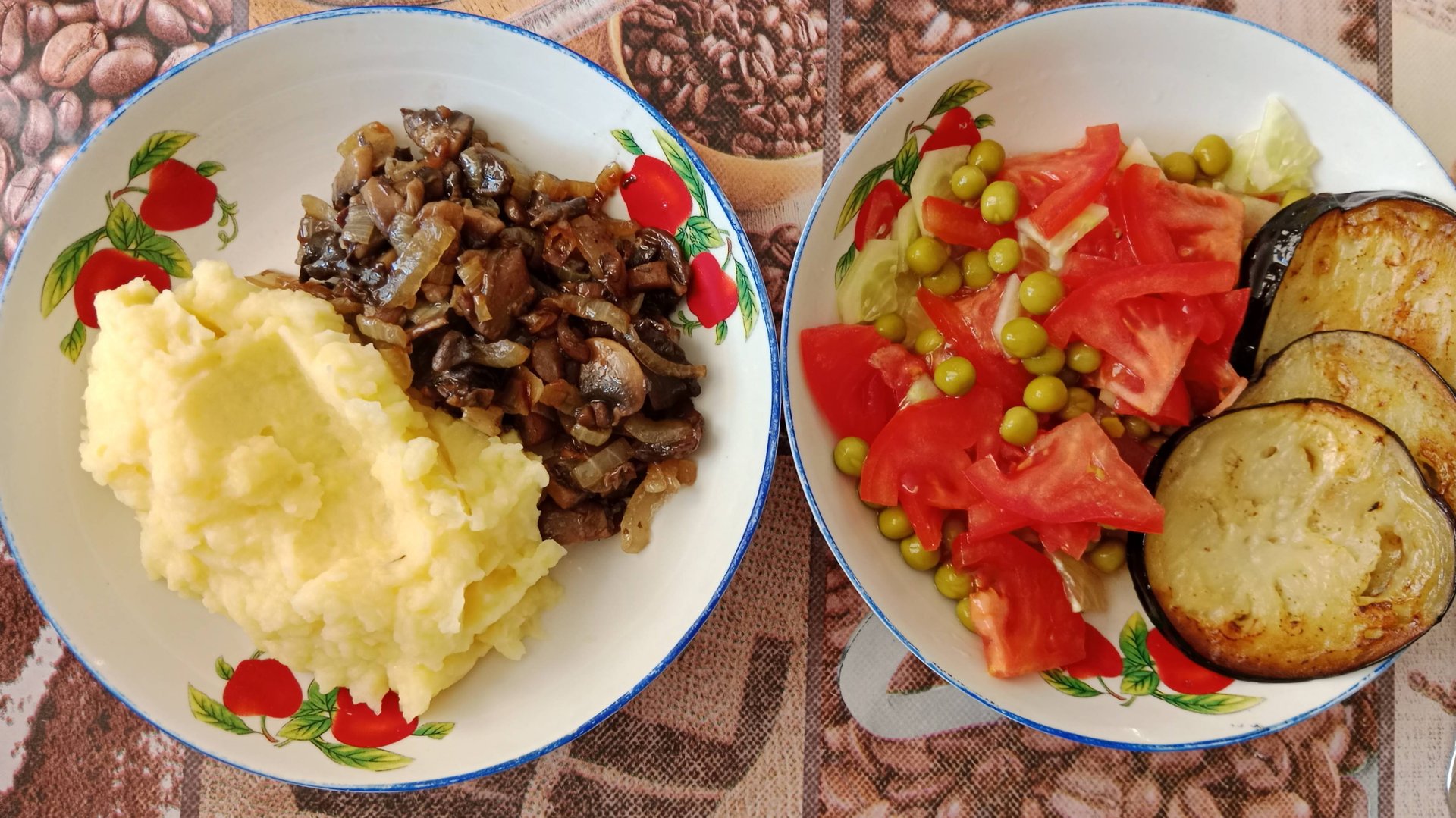 Жареные шампиньоны! Очень вкусно.