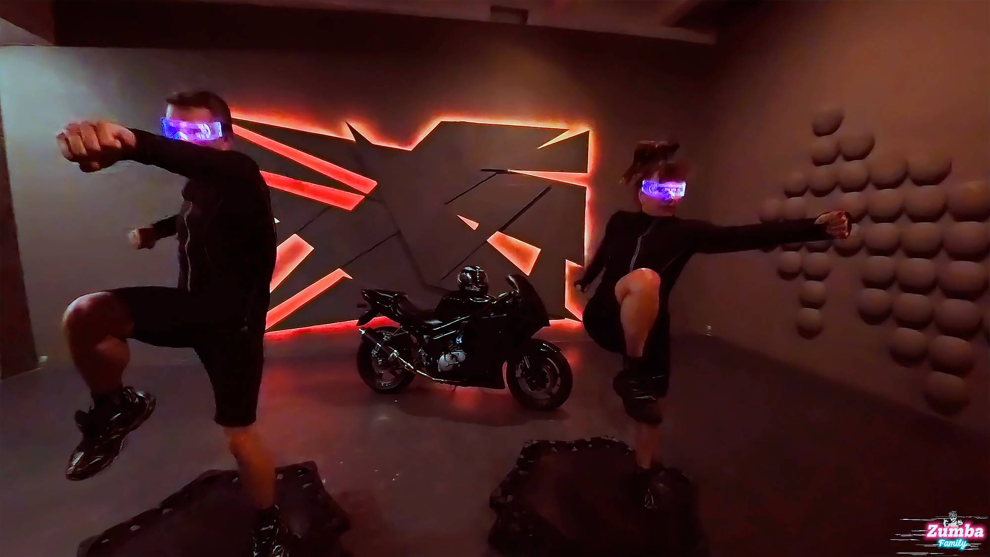 Джампинг Тренировка на батуте. Мото Танцевальный NBM Фитнес в стиле Zumba Family Анапа