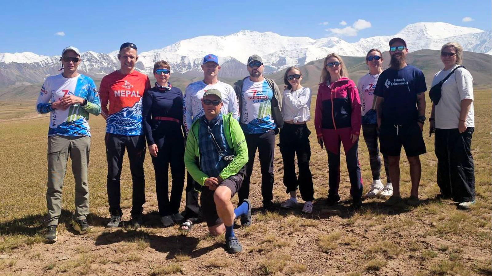 Группа Клуба 8000 "Свет Жок" прибыла в комфортный базовый лагерь, на поляну Ачикташ под пиком Ленина