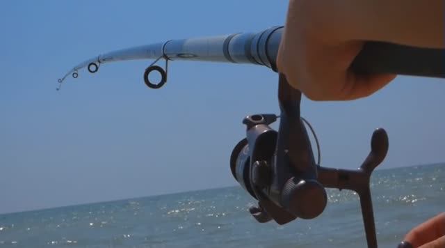 Как правильно ловить рыбу, рыбачьте с нами.