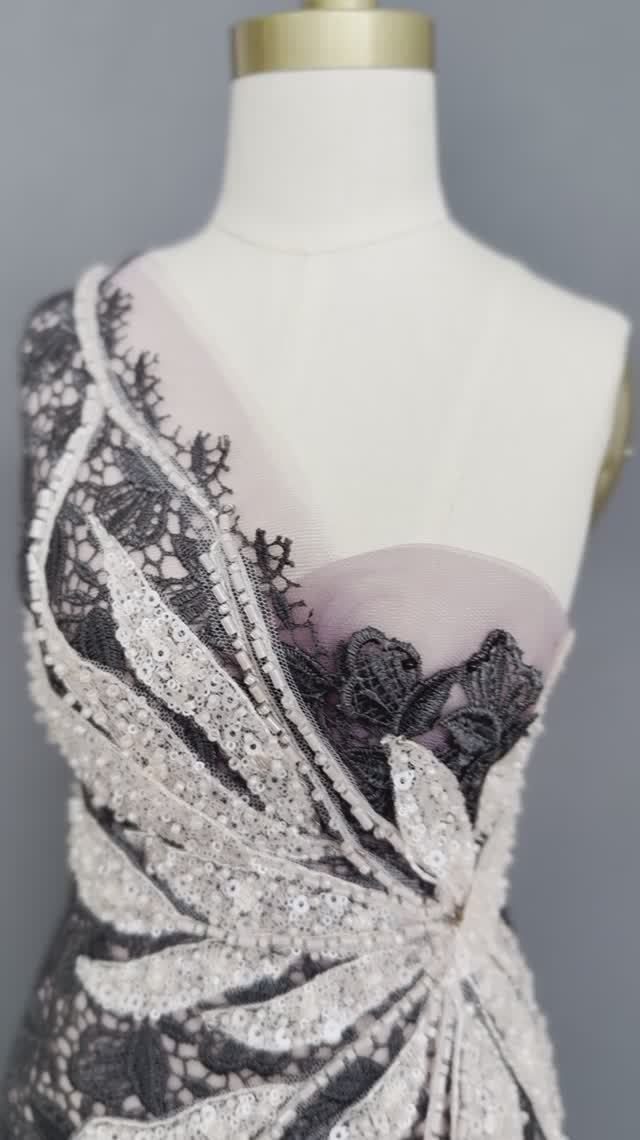 Магия кружевной ткани и сетки в макетировании оживляет одежду