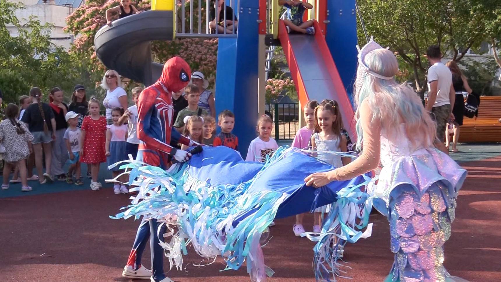 На новой детской площадке на улице Маринеско организовали праздник