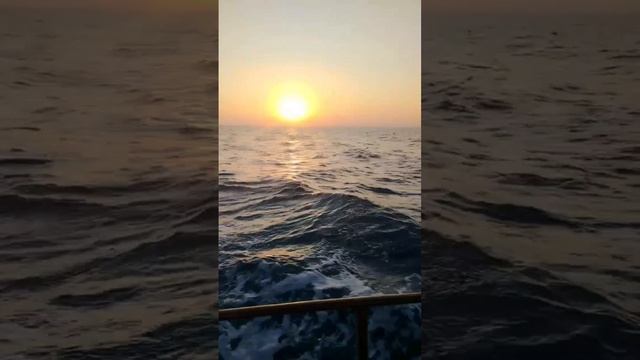 Закат и море