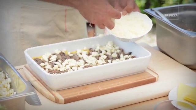 Рецепт лазаньи с фаршем и грибами в дровяной печи