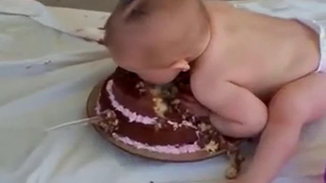 САМЫЙ ПЕРВЫЙ ТОРТ В НАЧАЛЕ ЖИЗНИ