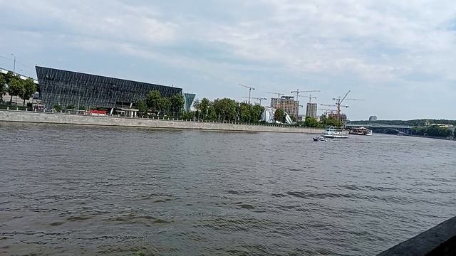 Москва.Набережная Москва реки , Воробьевы горы. Отличное место для прогулок, спортивных  активностей