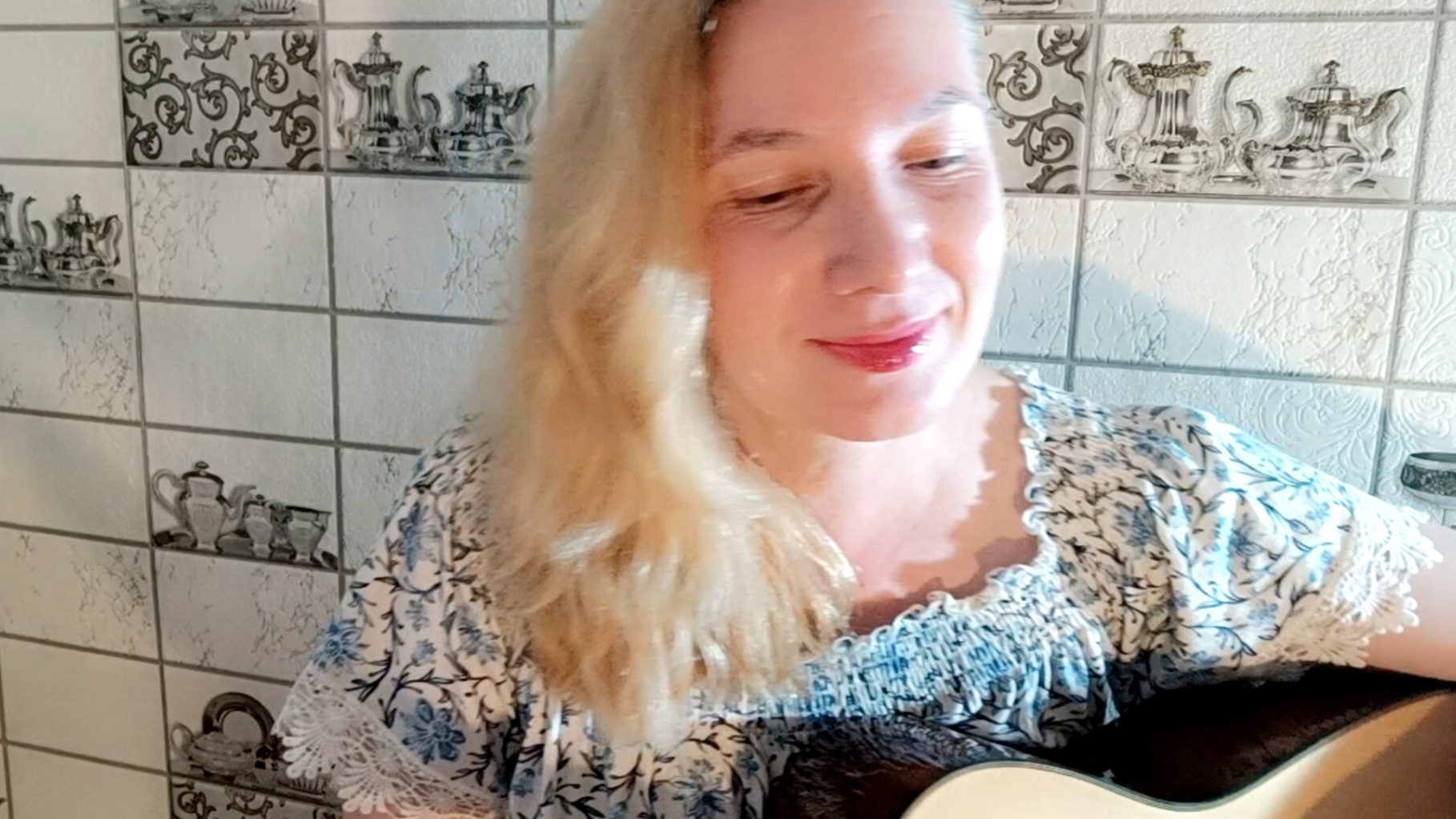 Песня - ЛЮБОВЬ КАК МУЗЫКА БЕЗ СЛОВ ,  Как Дед Мороз мне гитару подарил  13-07-2025