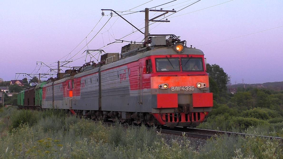 "На разгон". ВЛ11М-400/439 с грузовым поездом