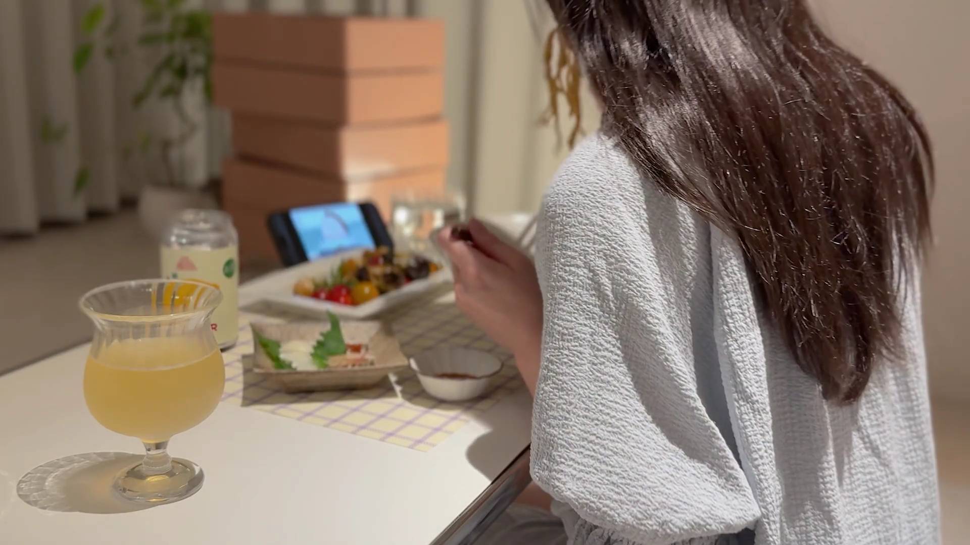 жизнь Нами Ложитесь спать в 23 00, чтобы встать в 5 30 утра  Видеоблог «Жизнь в одиночестве в Японии