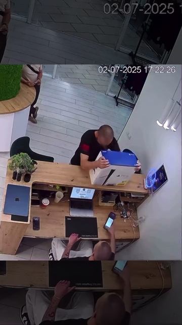 Мужчина просто купил плейстейшн и показал всем, как выглядит истинное счастье