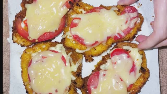 Сочные отбивные с помидором и сыром, рецепт от американца #сезонконтентаRUTUBE