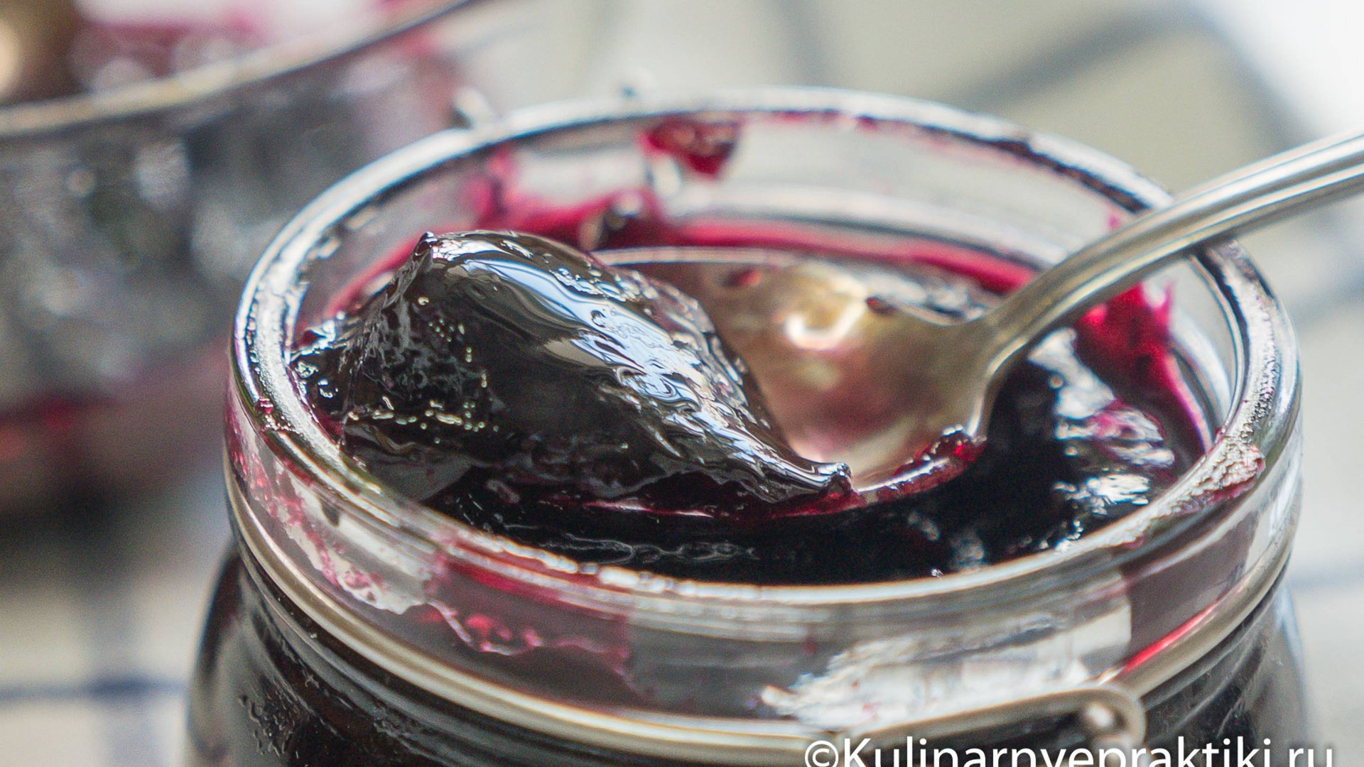 Варенье (джем) из черной смородины: нравится даже тем, кто её не любит