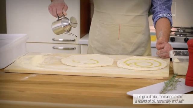 Традиционный итальянский хлеб Фокачча. Хлеб в печи