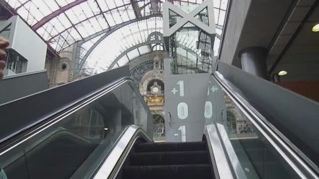 Многоуровневый вокзал в Антверпене, Бельгия.