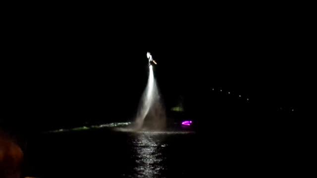 СВЕТОВОЕ ШОУ НА ВОДЕ
АКРОБАТИКА ДУЭТ