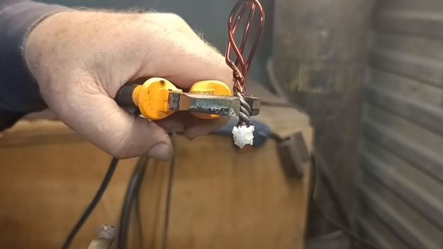 Сварка медной скрутки с применением буры.