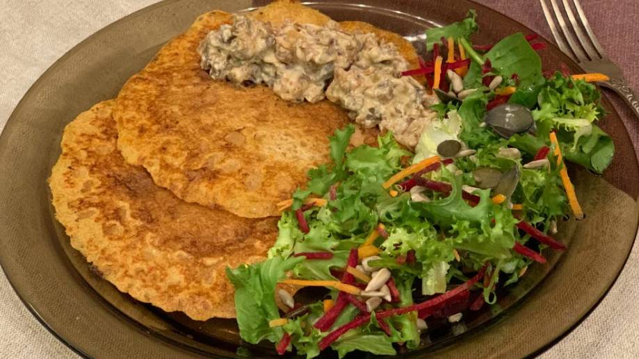 Блины из замоченной чечевицы.