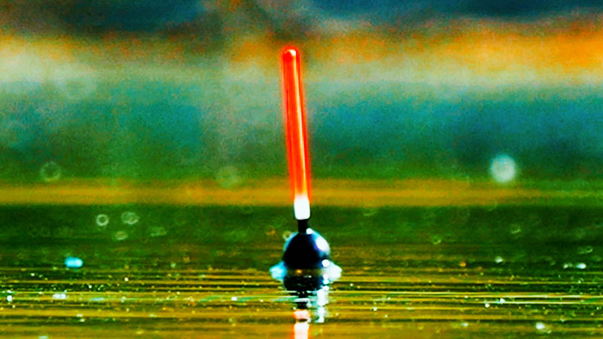 Ловля на поплавок в жару - секреты утренней рыбалки + крупные планы!