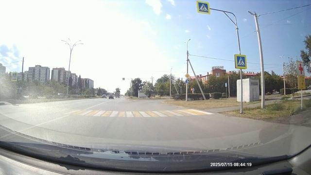 Сравнение картинки с видеорегистраторов TrendVision X1 и Digma FreeDrive 560