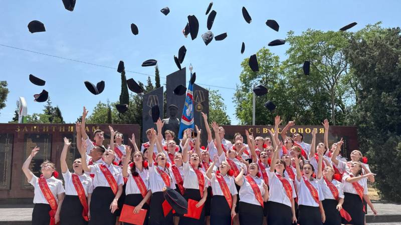 Вручение аттестатов  и свидетельства об окончании 11 класса кадетам органов внутренних дел