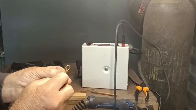 Аппарата для сварки скруток серии ТС 700 закрепление угольного электрода