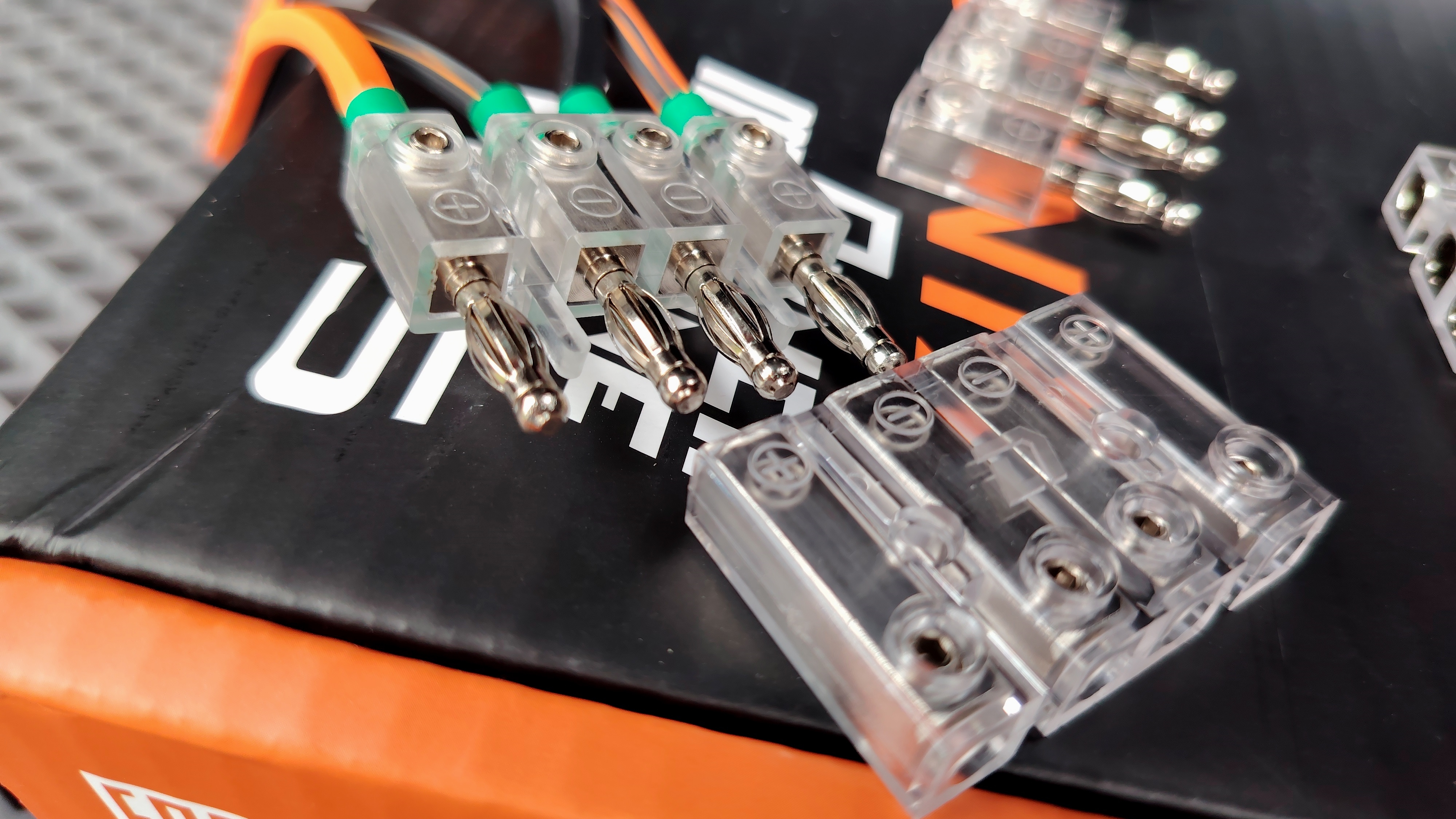 Адаптер DL-AUDIO Raven Speaker Cable Splitter для подключения акустического кабеля "в разрыв"