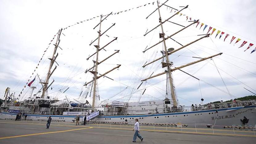 На Камчатку в День рыбака прибыл парусник «Надежда»