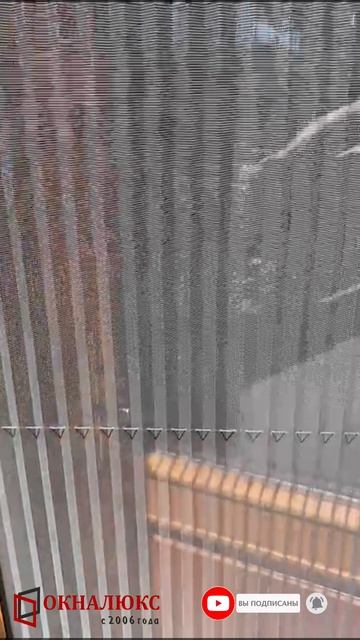 Москитная сетка плиссе в цвете золотой дуб на двери из евробруса. ОКНАЛЮКС Севастополь