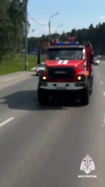 Водитель, освободи дорогу для экстренных служб. Не будь равнодушным к чужой беде