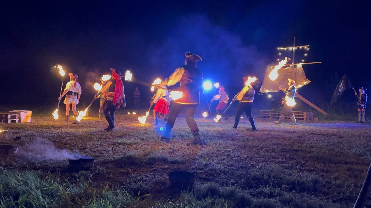 Театр огня "Феникс" Постановка "Тайна огненного чемоданчика".