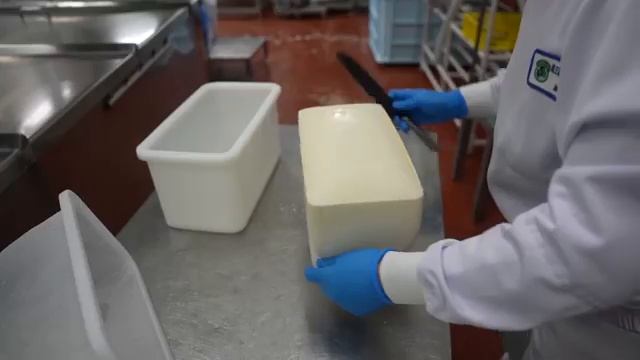 Процесс изготовления сыра. Японская сыроварня, которая производит сыр уже 45 лет