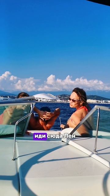 купаться в море с яхты