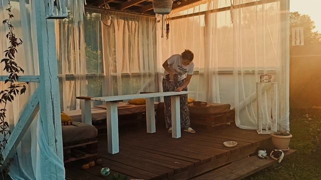 Стол в беседку для дачи с нишей под декор