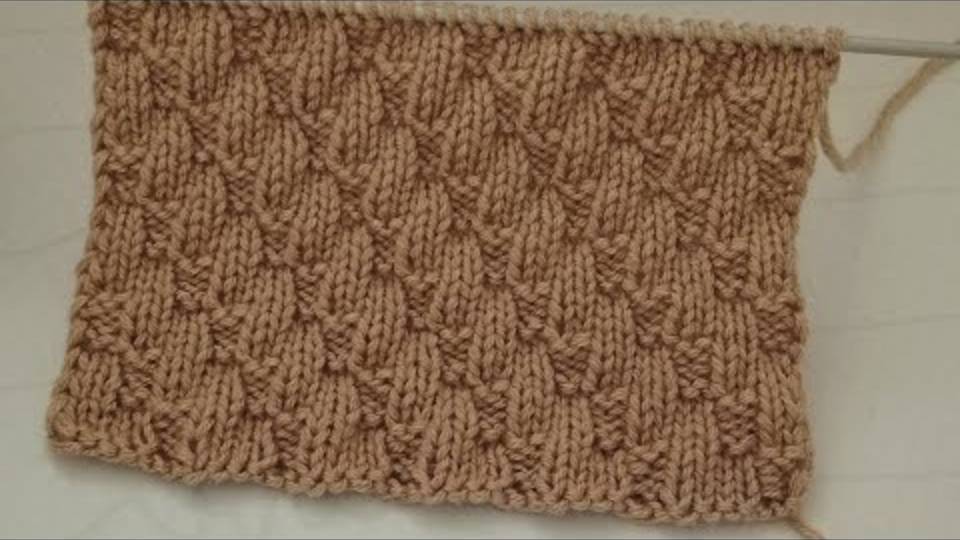 Теневой узор спицами _Имитация жгута_ поворотными и круговыми рядами.