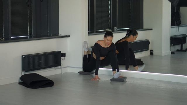 7️⃣ РАСТЯЖКА НА ШПАГАТЫ