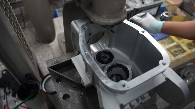 Процесс изготовления трамбовки | A Japanese factory that makes small construction machinery.