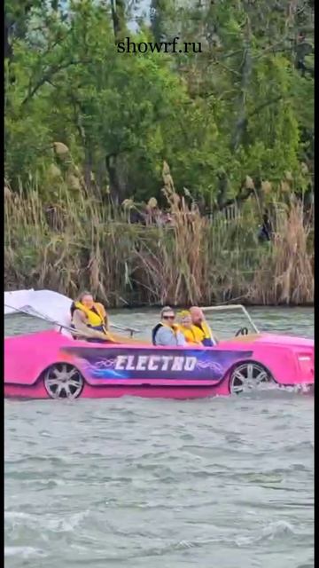 Люди, которые взлетают над водой: флайборд-шоу от Павла Татур и Олеси Колесниченко #shorts