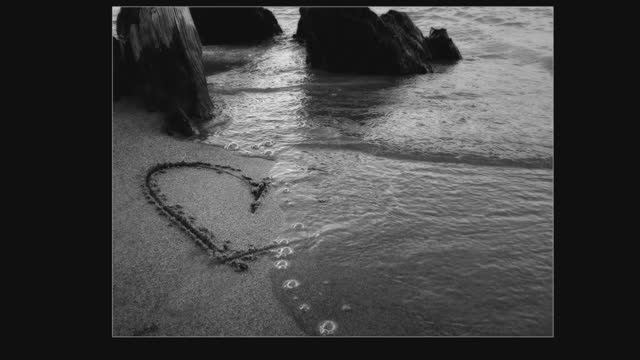 То не ветер ветку клонит...