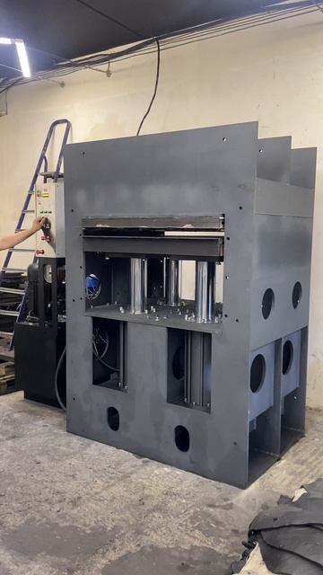 Вулканизационный пресс ВП-1Э.1000х1000 | ООО "КПП "ТРАНС-ИНЖИНИРИНГ"