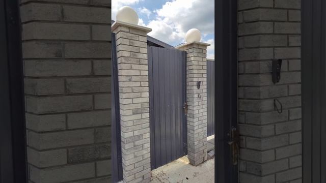 Серый состаренный кирпич СИТИ БРИК Крафт заборы Fashion Brick #серыйкирпич #серыйзабор #fashionbrick