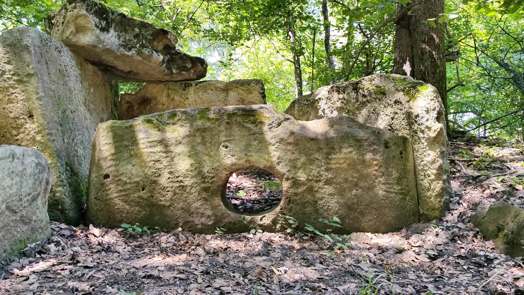 Видео 104 (часть 2) - Дольмены на бугре Шишка (Севастопольская)