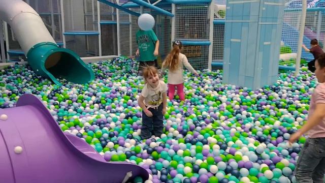 СТЕША ЛАЙФ: В ИГРОВОЙ КОМНАТЕ🎬