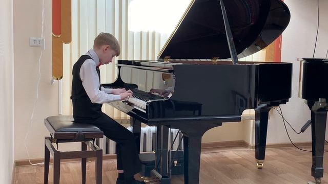 Андрей Курносов, 3 класс, 10 лет. М. Клементи, Сонатина фа мажор.