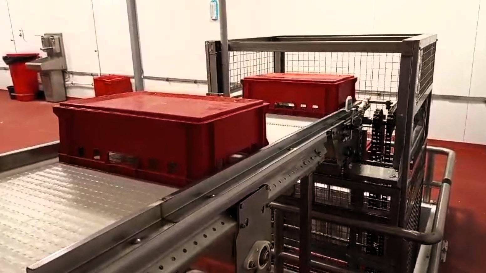 Транспортирование и мойка пластиковых ящиков