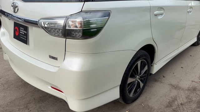 Toyota Wish 2013г.  C Японии.