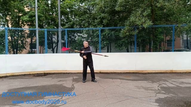Разминка со спортивной алебардой Гуань дао (17)