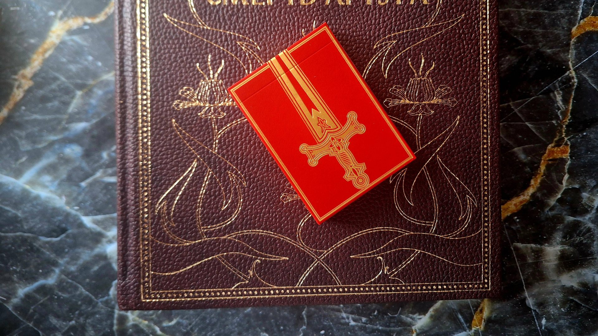 Великолепные 😍 игральные карты Arthurian Holy Grail Edition с тиснением и золотой фольгой